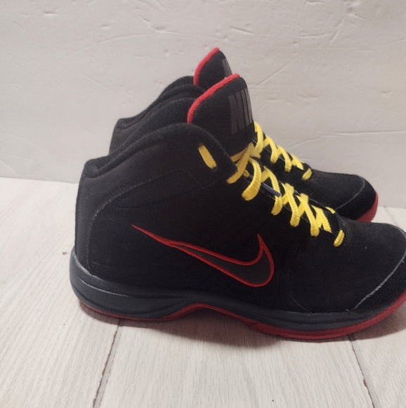 Nike | Shoes | Nike Overplay Vi 6 Black Red Sneakers 44345605 Size 85 ...